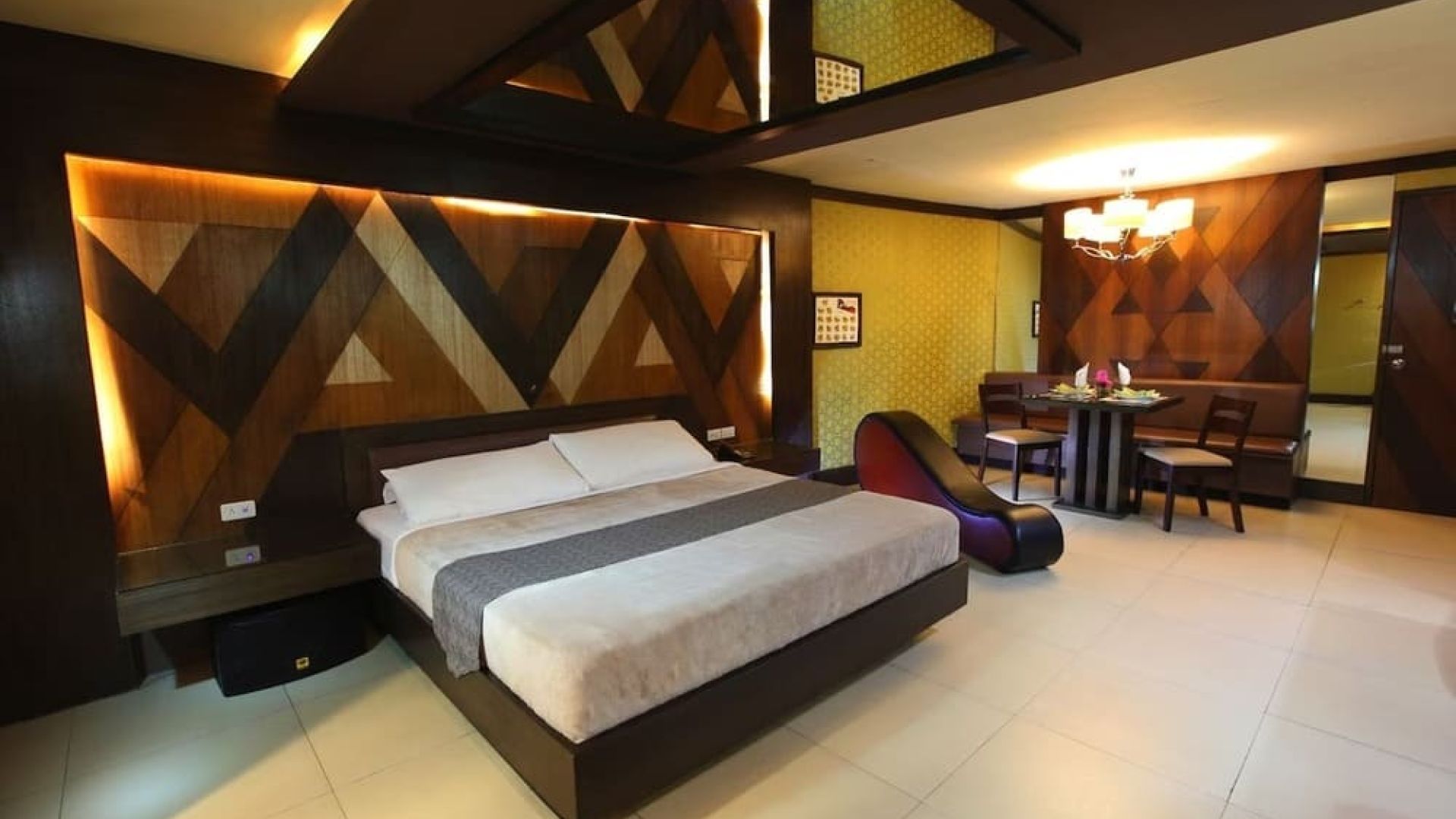 Victoria Court Las Piñas - Manila Day Use Rooms | HotelsByDay.com