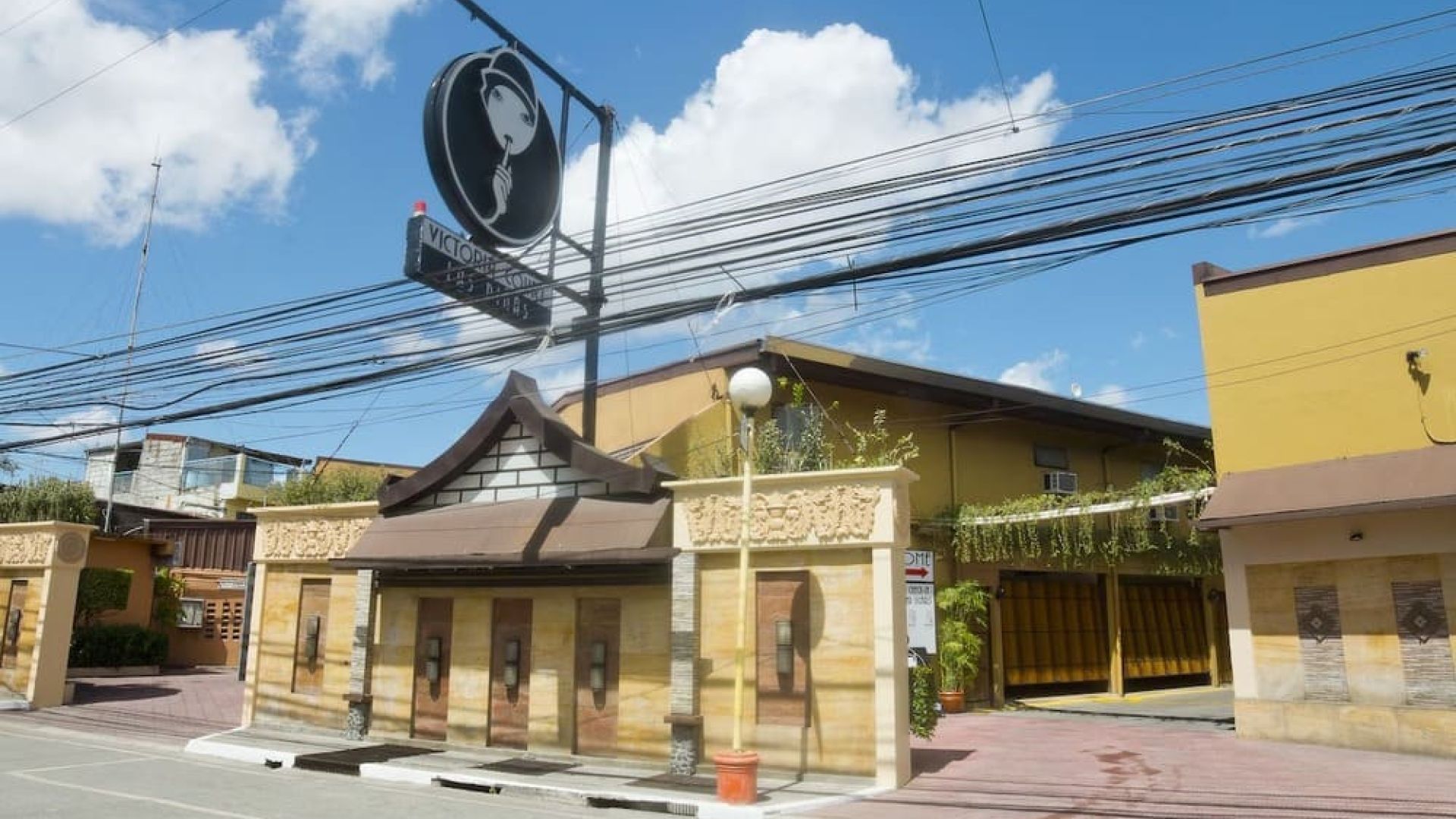 Victoria Court Las Piñas - Manila Habitaciones de uso diurno ...