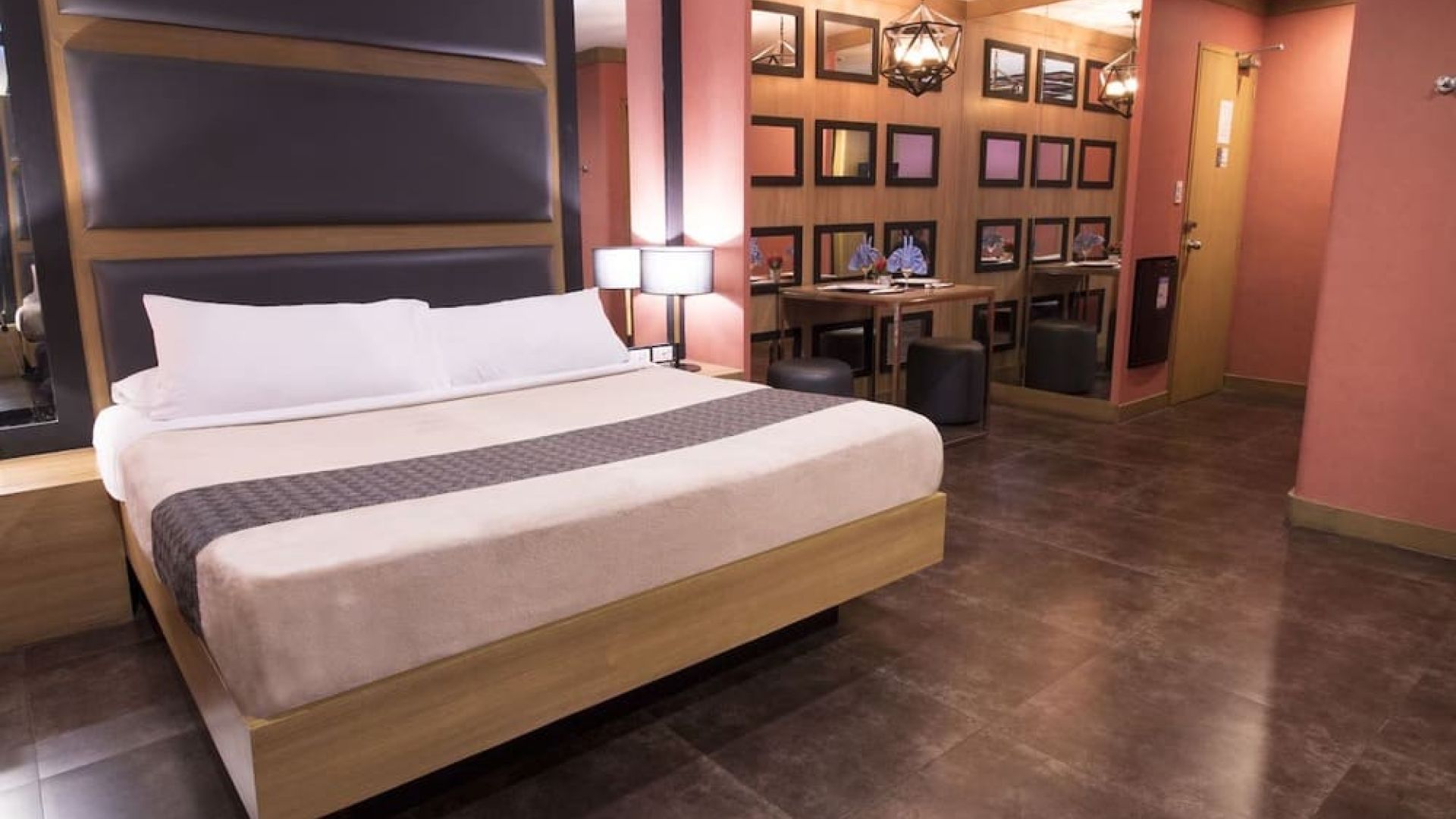 Victoria Court Malabon - Manila Day Use Rooms | HotelsByDay.com
