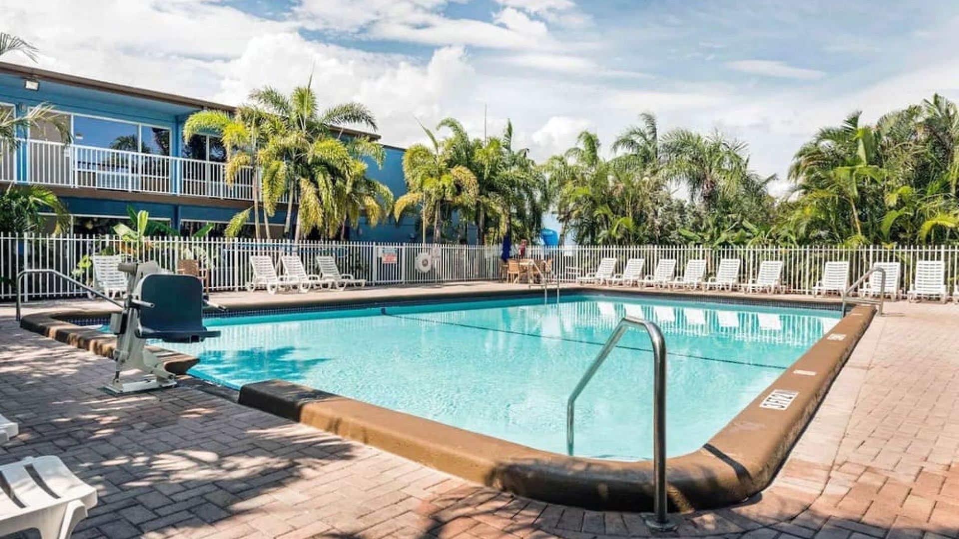 Rodeway Inn & Suites Fort Lauderdale Airport-Cruise Port | HotelsByDay