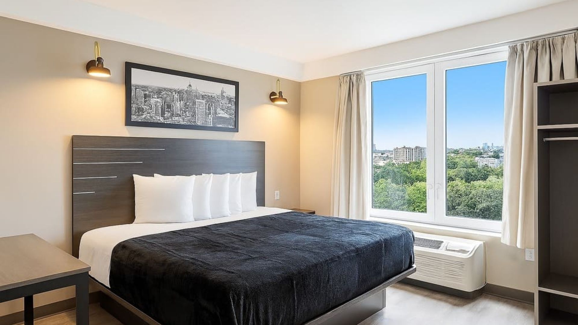 LIV Hotel Bronx - Bronx Day Use Rooms | HotelsByDay.com