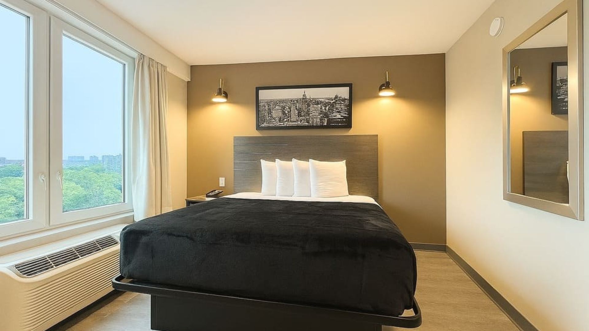 LIV Hotel Bronx - Bronx Day Use Rooms | HotelsByDay.com