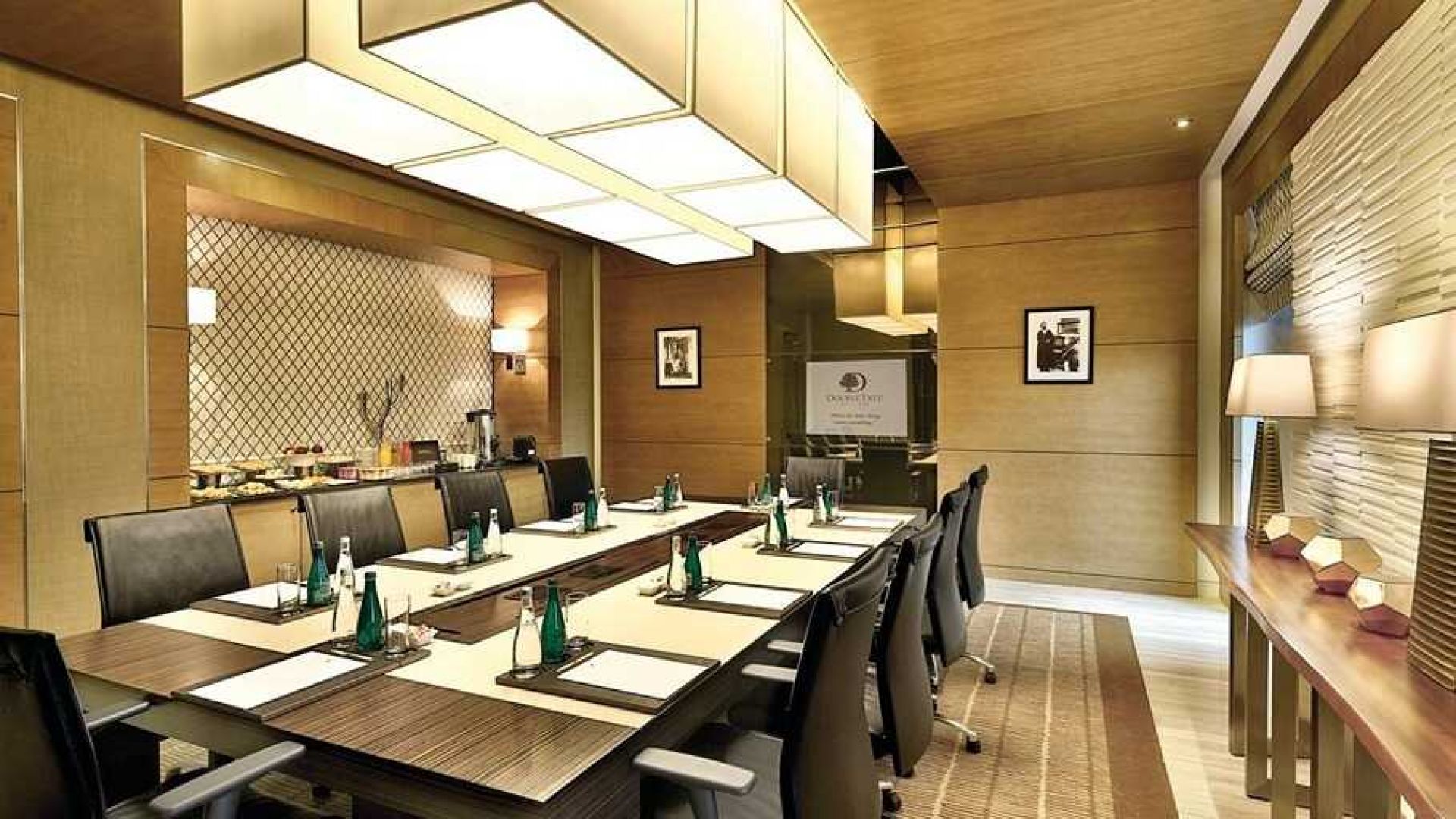 DoubleTree By Hilton Hotel Riyadh - Al Muroj Business Gate - Riyadh Day ...