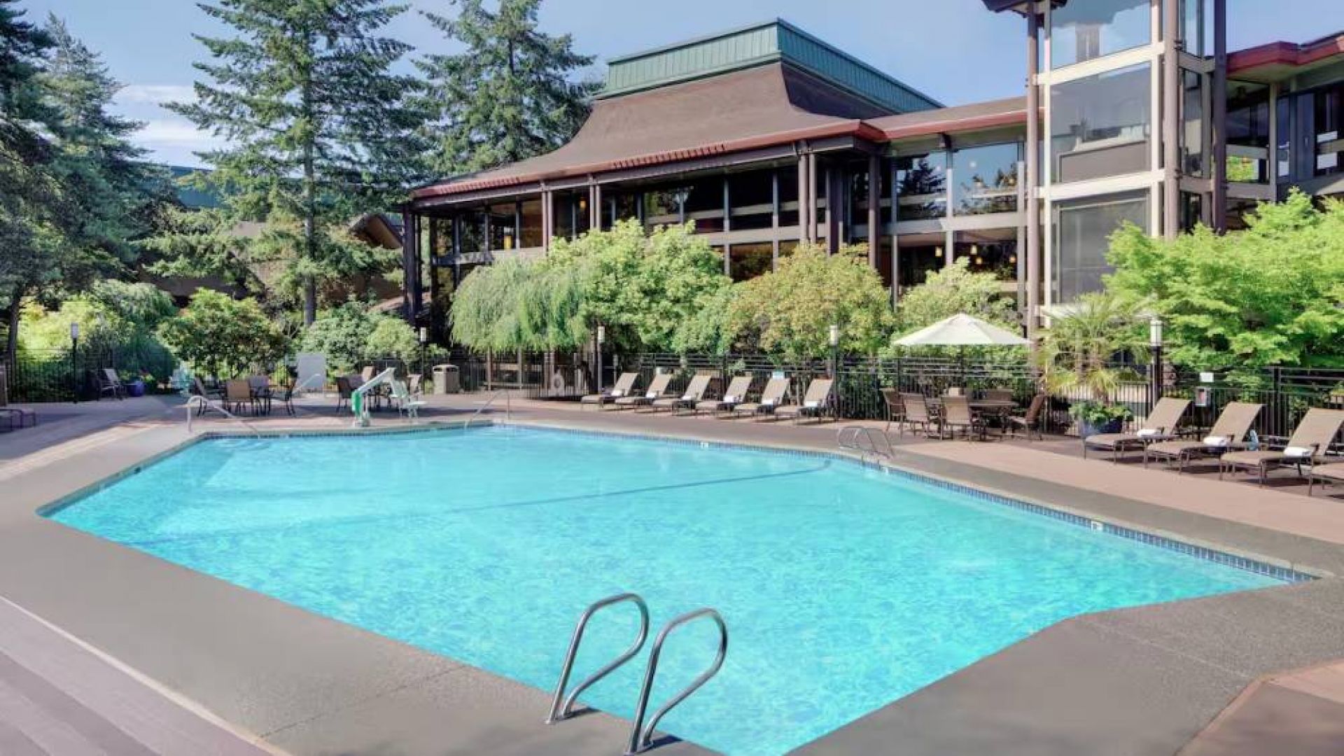 DoubleTree By Hilton Seattle Airport - Day Rooms | HotelsByDay