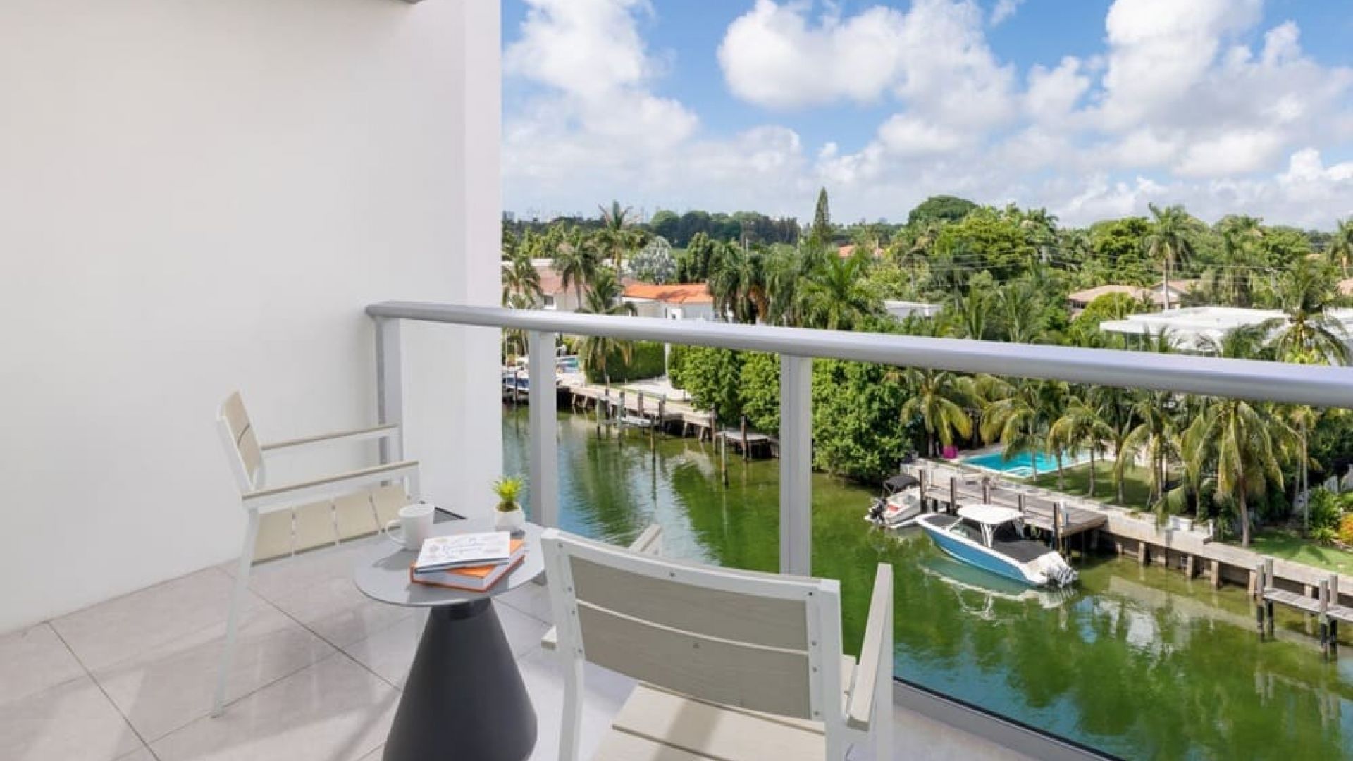 The Altair Hotel Bay Harbor - Miami Beach Day Use Rooms | HotelsByDay.com