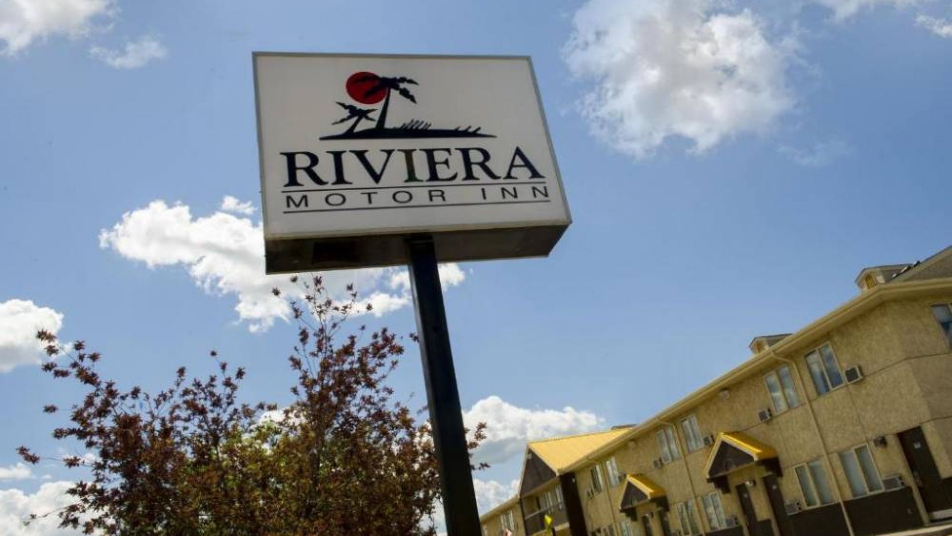 Riviera Motor Inn - Saskatoon Day Use Rooms | HotelsByDay.com