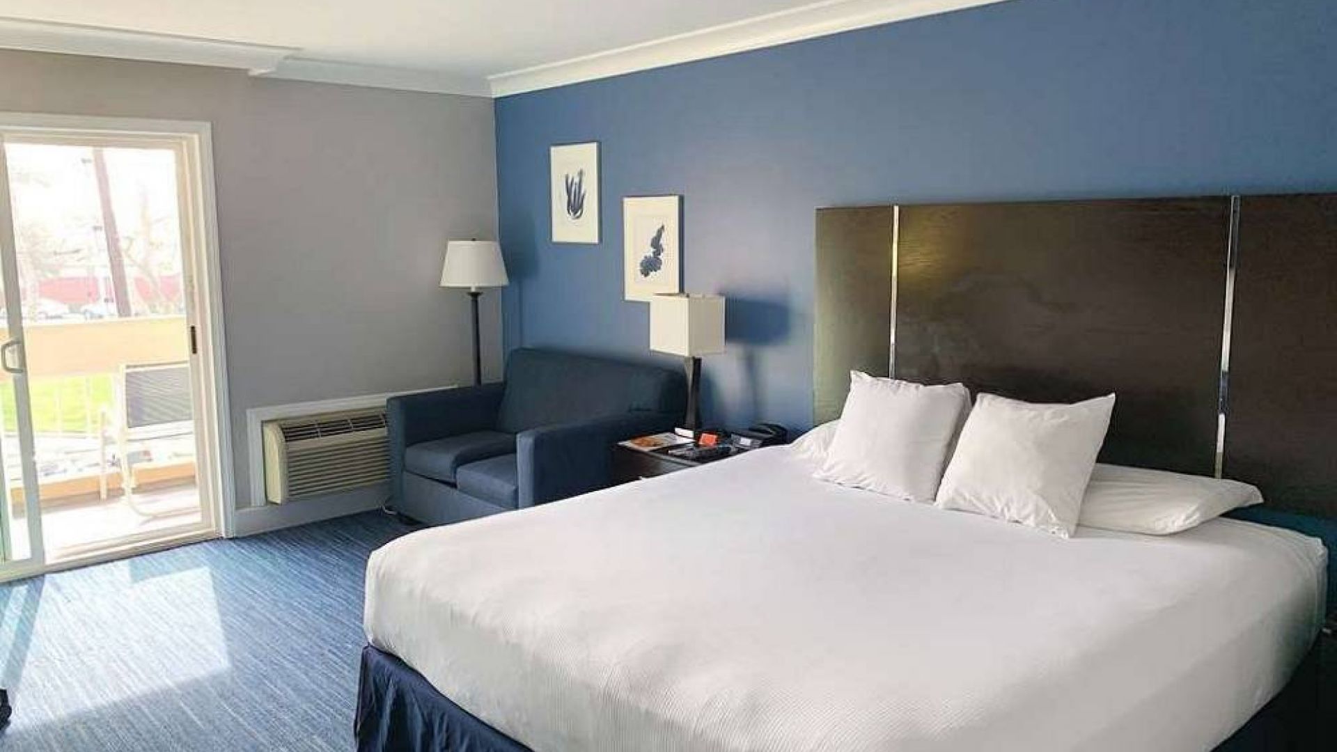 The Pacific Inn - Seal Beach Day Use Rooms | HotelsByDay.com