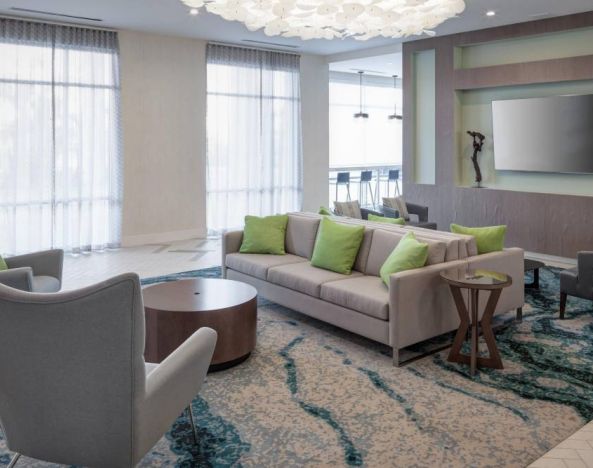 Holiday Inn Express & Suites Orlando At Seaworld - Orlando Day Use ...