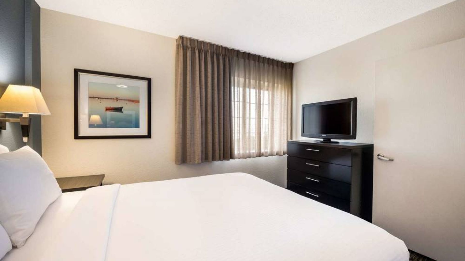 Sonesta Simply Suites Oklahoma City Airport - Oklahoma City Day Use ...