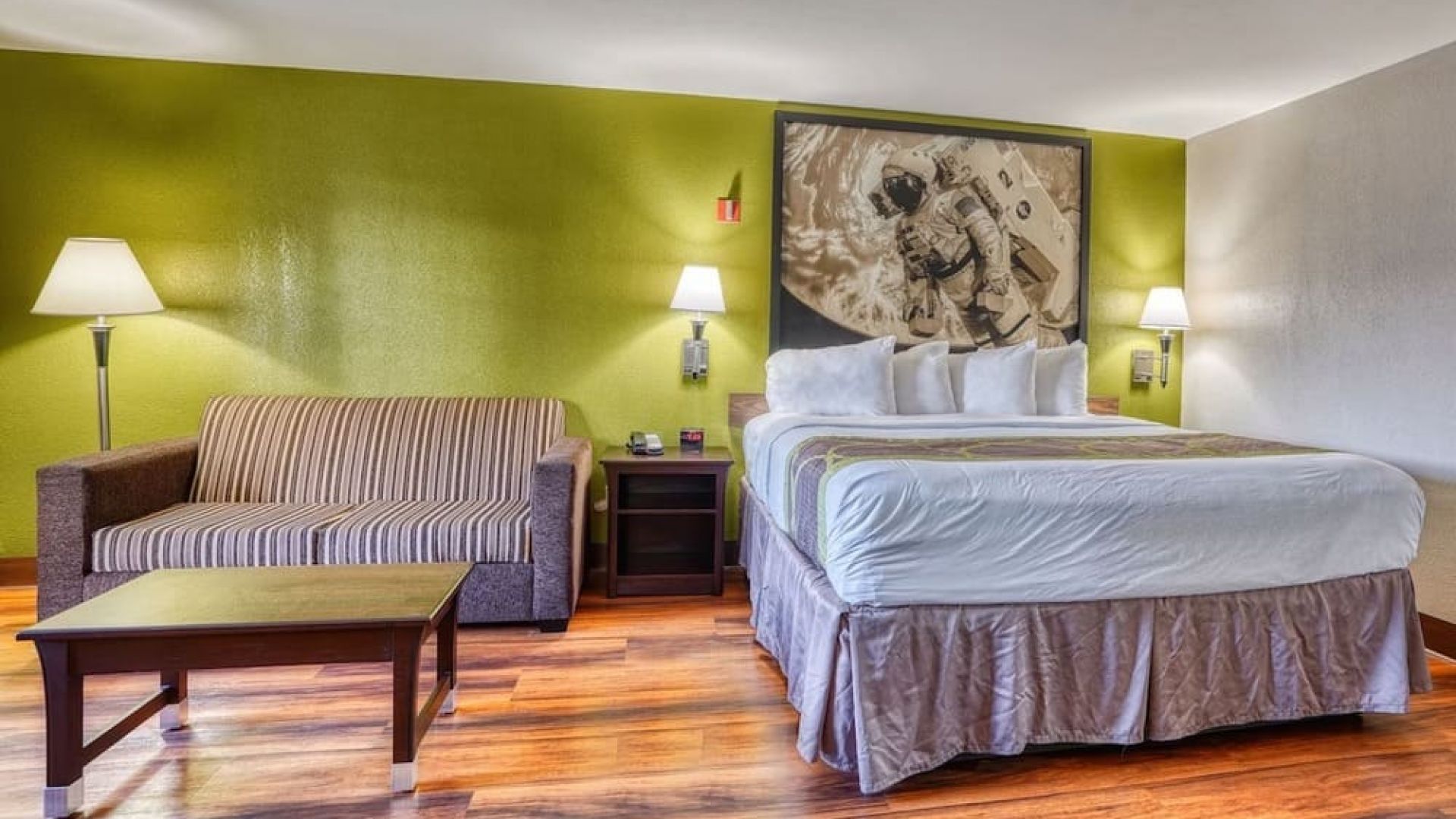 Super 8 By Wyndham Houston/Webster - NASA - Houston Day Use Rooms ...