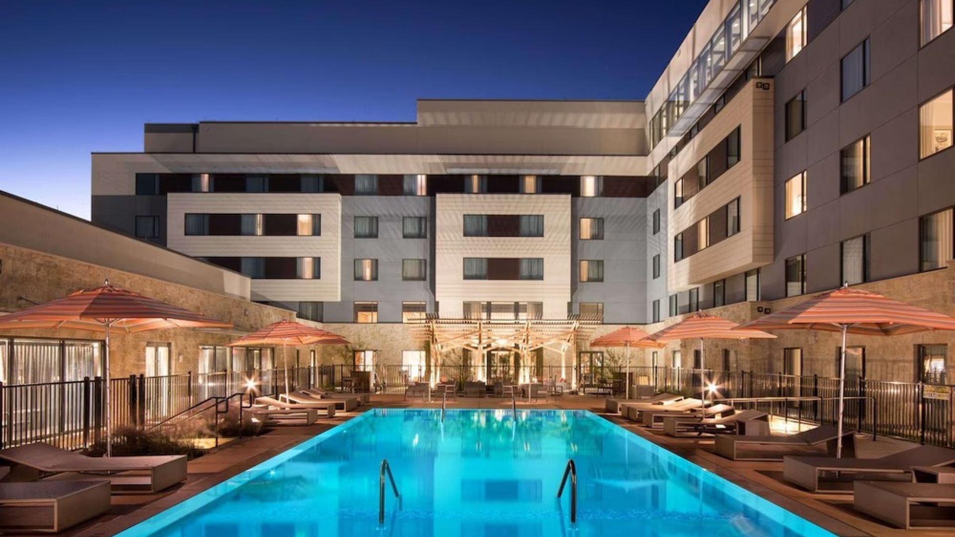 Sonesta Bee Cave Austin - Bee Cave Day Use Rooms | HotelsByDay.com